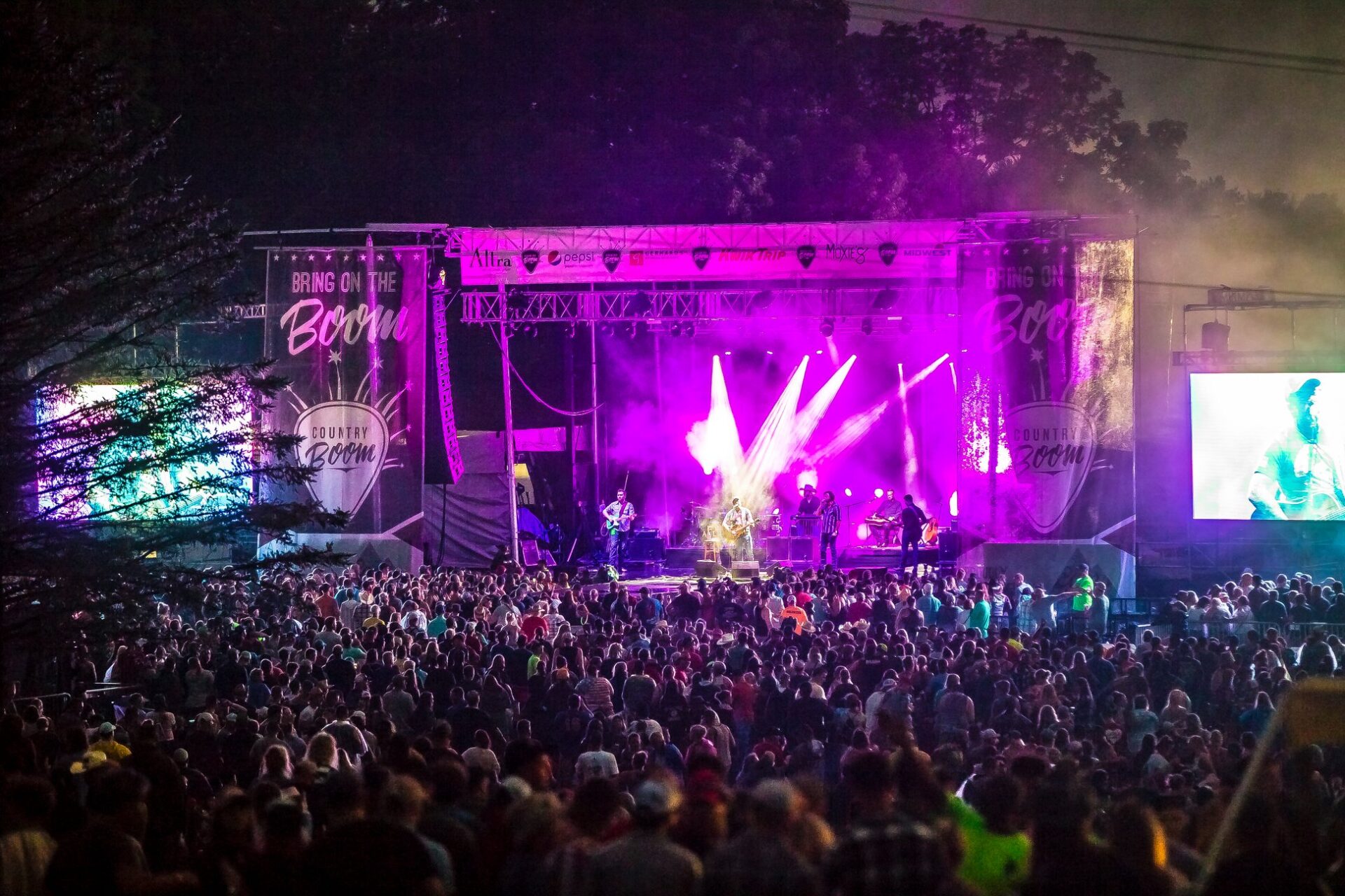 Country Boom or Bust - Mid-West Family La Crosse